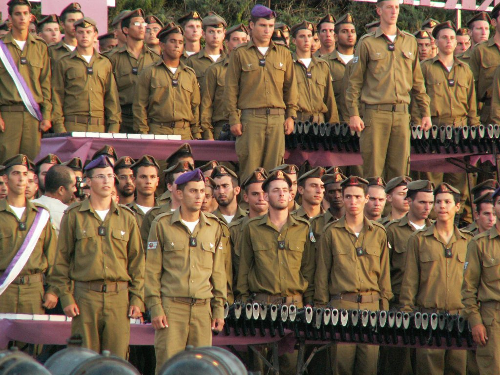 Gabi Ashkenazi supervise la brigade Givati - Identité Juive